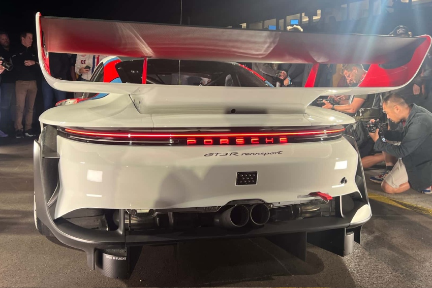 StriveME - كابوس يرعب منافسيها: بورشه تطلق 911 جي تي 3 ار رينسبورت بمليون دولار